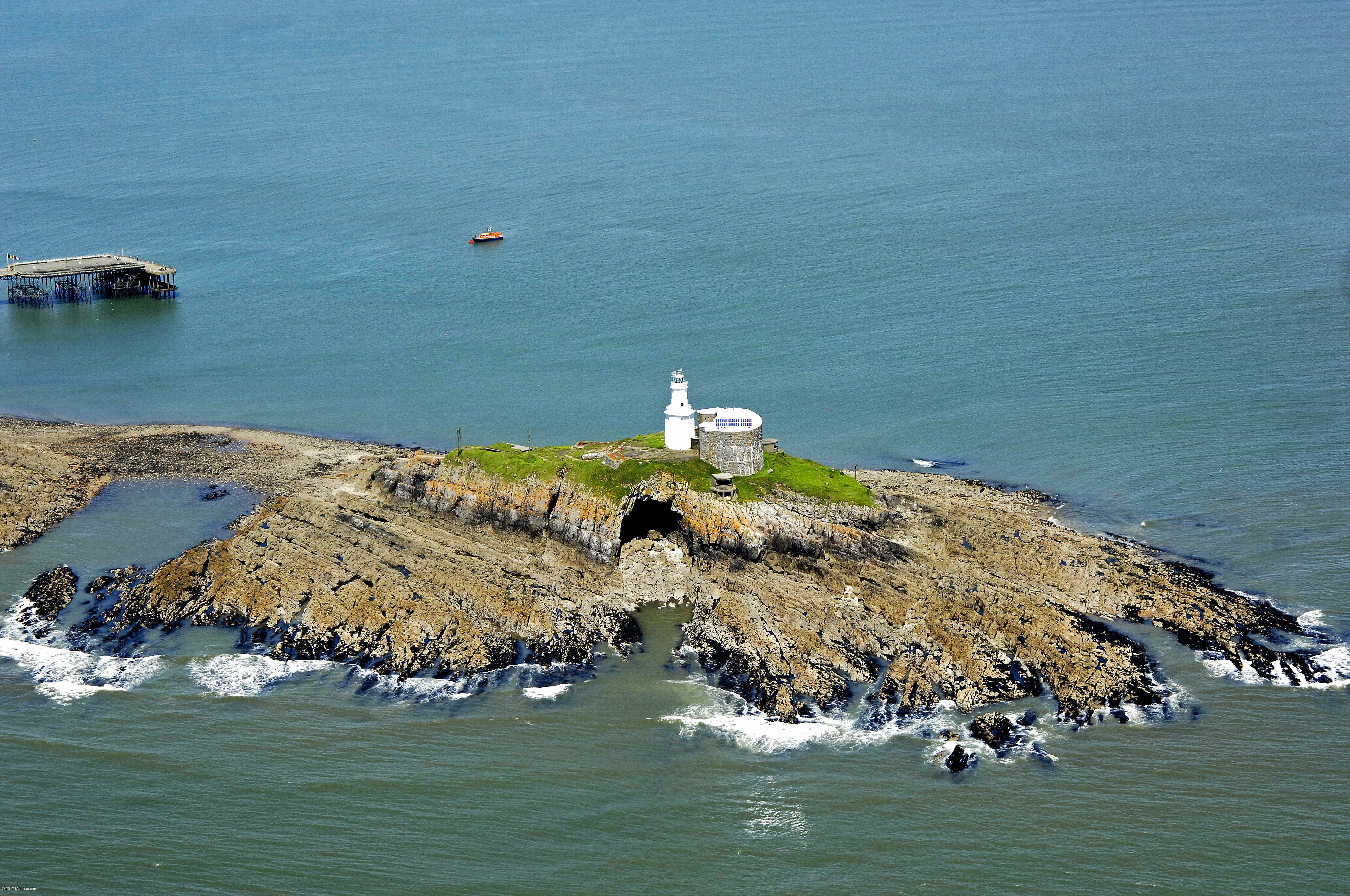 Mumbles Lighthouse in Mumbles, WA, United Kingdom - lighthouse Reviews ...