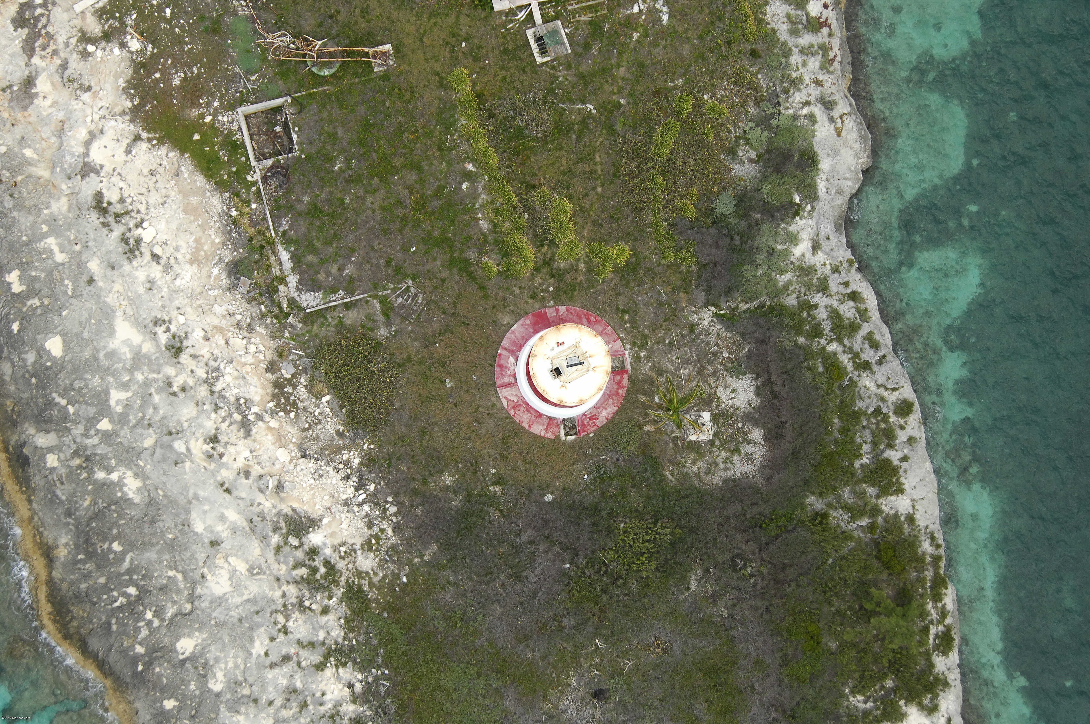 Gun Cay Light Lighthouse in Gun Cay, BI, Bahamas - lighthouse Reviews ...